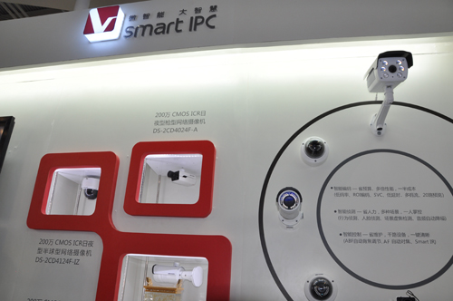 海康威视smart IPC悬浮展示 吸引观众驻足--中国安防行业网